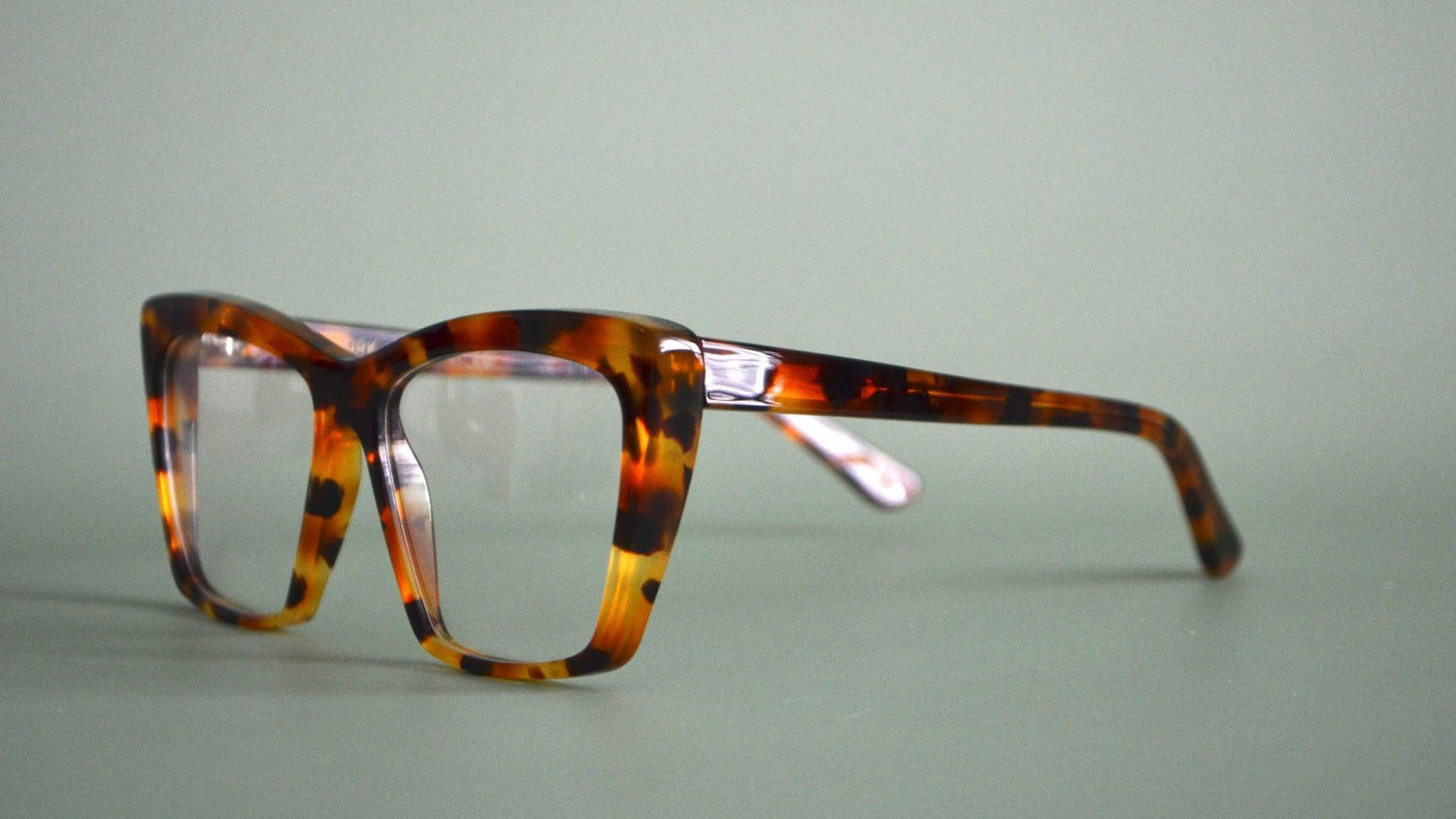 Who Invented Eyeglasses? | Vint & York